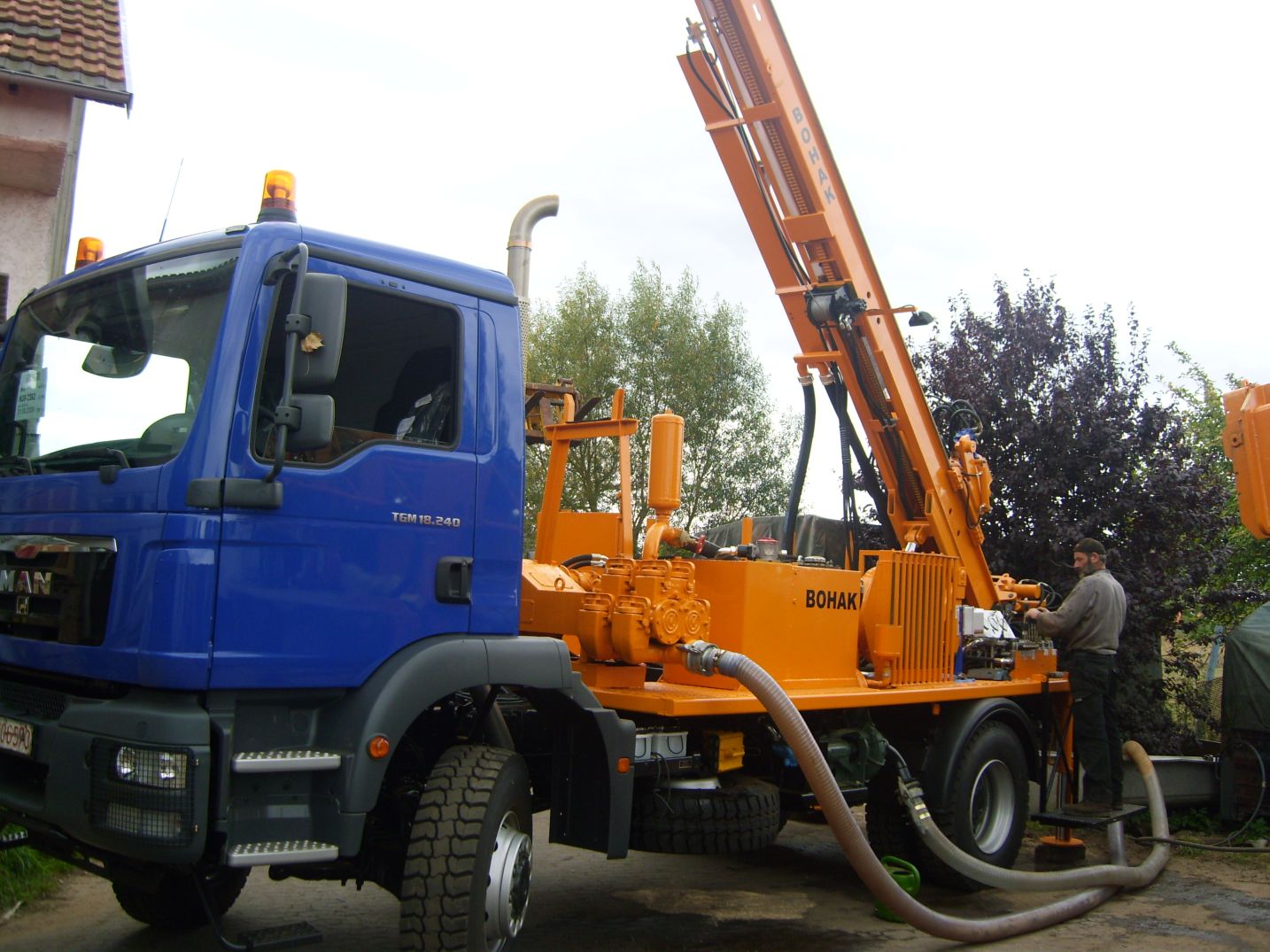 INSTALATIE FORAJ NOUA puturi apa foraje geotermale foreza verticala ...