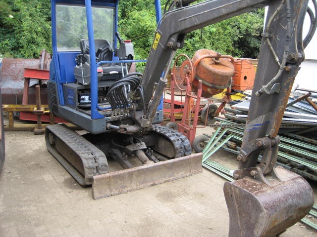 Miniexcavator Volvo 263 2001 de vanzare second hand ieftin vand ...