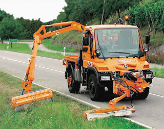 Mercedes UNIMOG U 300 complet echipat pentru deszapeire NOU DEMONSTRATIV