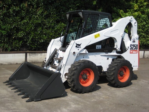 MINIINCARCATOR FRONTAL BOBCAT S250 second hand vanzari incarcatoare ...