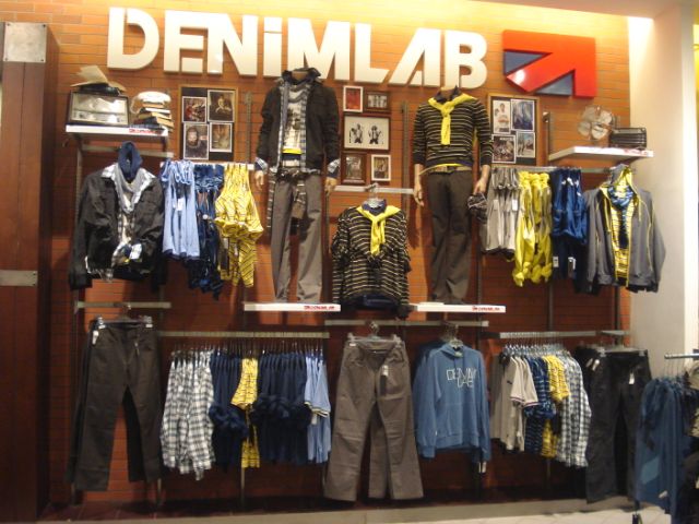Jack Silva Garcia - Visual Merchandising: Visual Merchandising - Denim Lab
