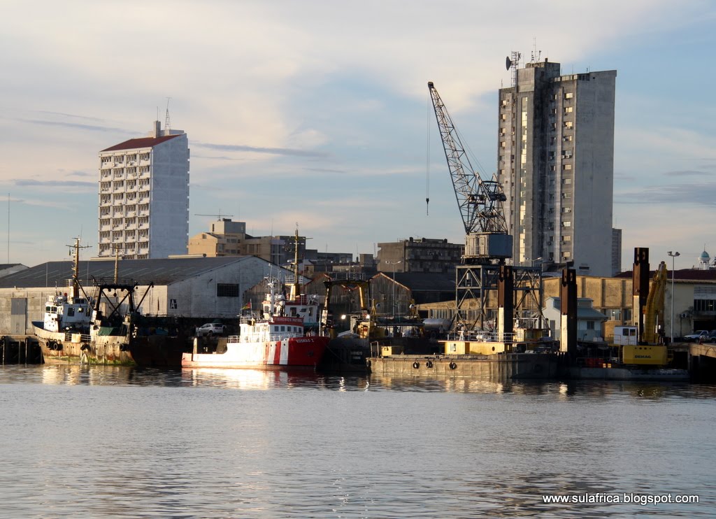 Pelo leste do sul de África: Maputo visto da Catembe...