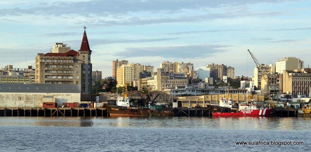 Pelo leste do sul de África: Maputo visto da Catembe...