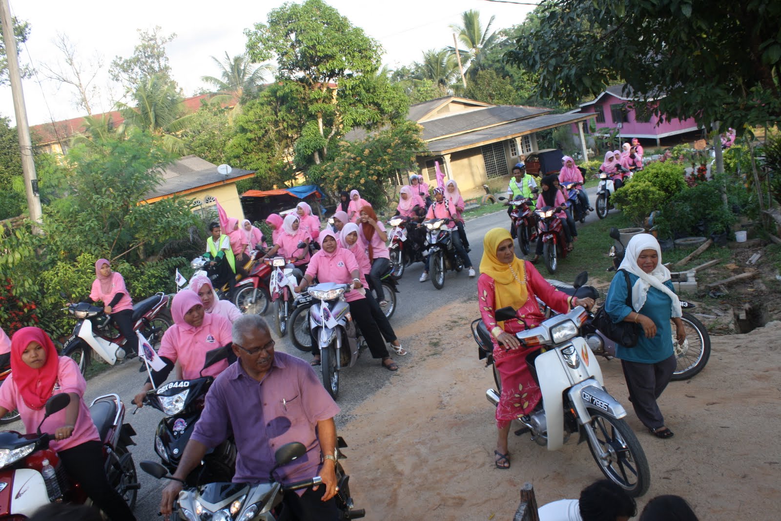 Puteri UMNO Kerteh: Majlis Pelancaran Kelab Motor Puteri di Dewan Sivik ...