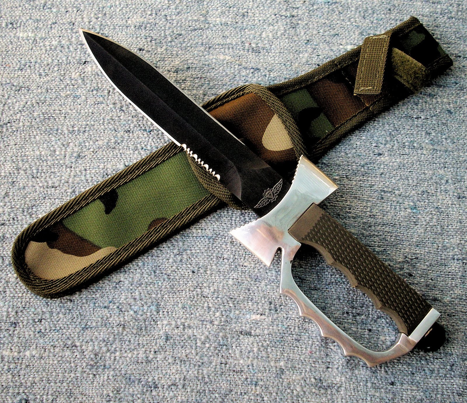 BACO TACTICOS CUCHILLOS: Yarará Paracaidista (Argentina)