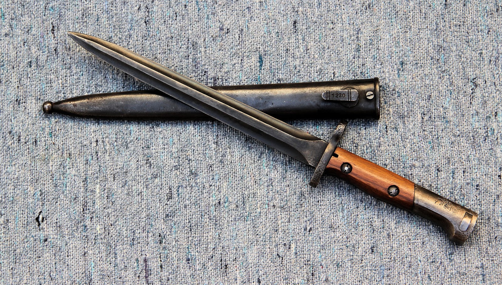 BACO TACTICOS CUCHILLOS: Bayoneta F.N. Modelo 1949 (Argentina)