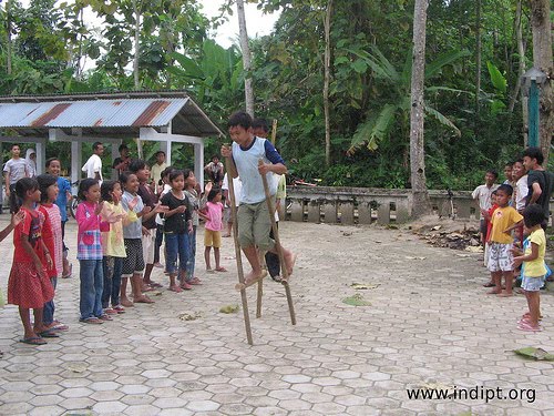 Traditional games: Egrang