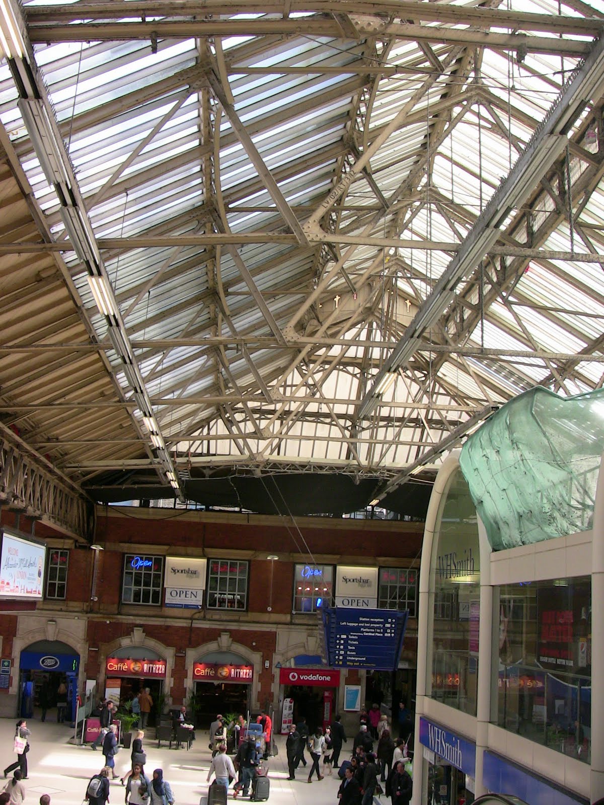 Moss Travel Photography: Inside Victoria Station, London, England ...