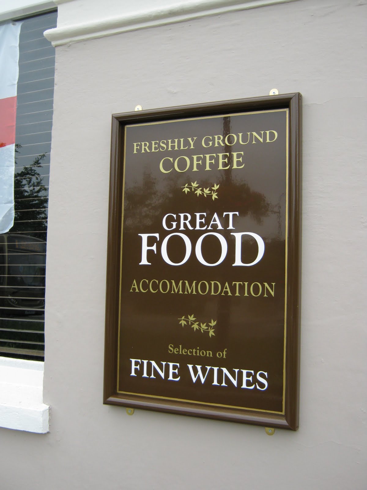 Lower Road Signs: The Queen Hotel Aldershot