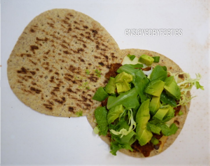 enslavedbyfaeries: ECOlunchboxes + FOLDit Flatbread = Awesome!