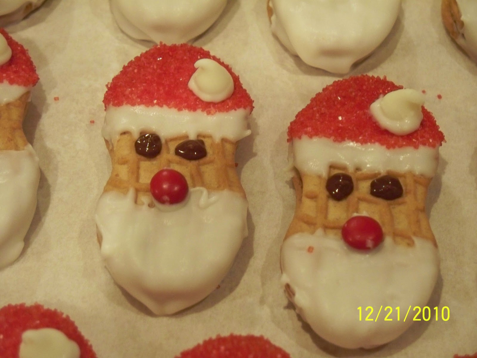 M.A.'s Cafe: Nutter Butter Santa's