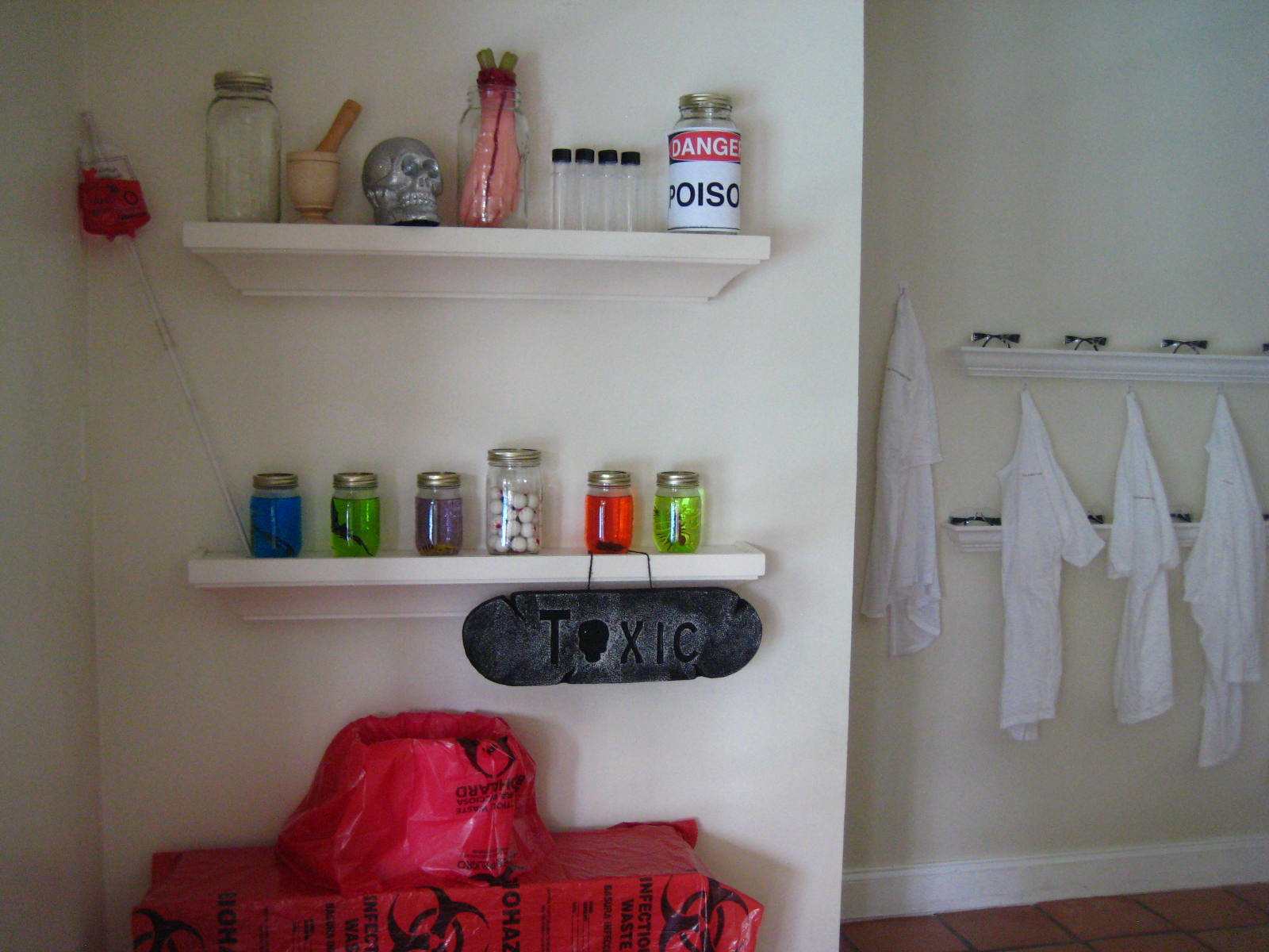 Creative Party Ideas by Cheryl: Science Party