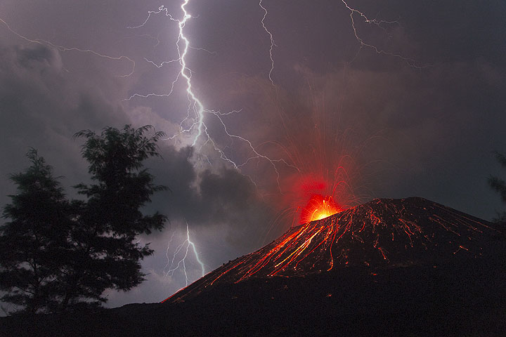 kuta beach beauty: Krakatau