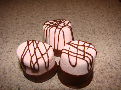 Accidental Decorator: Decorating Marshmallows