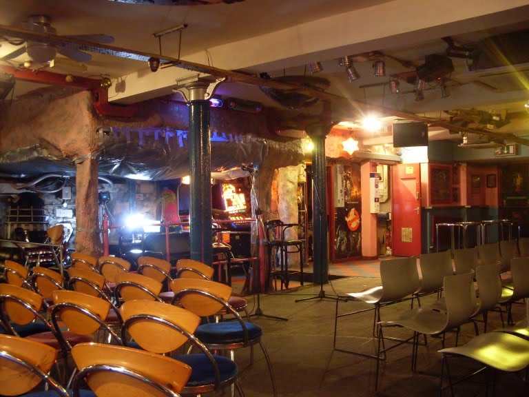 Fictionmaker: 'DOCTOR WHO AT THE FAB CAFE 3'