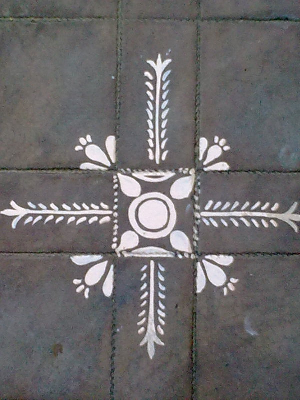 Moonmoon's Leisure Art: Alpana- A traditional Art..