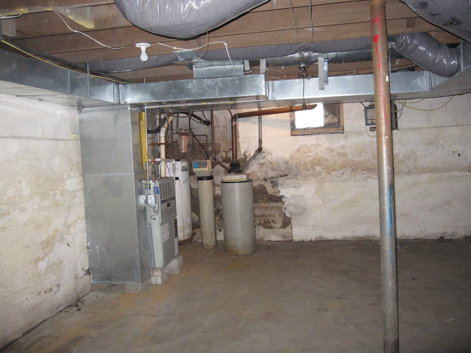 11401 Lantern Rd.: Scary Basement Pictures