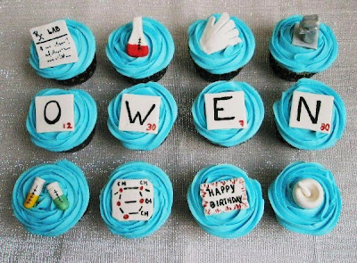 Sweetie's Bakeshop: Chemist/Lab cupcakes
