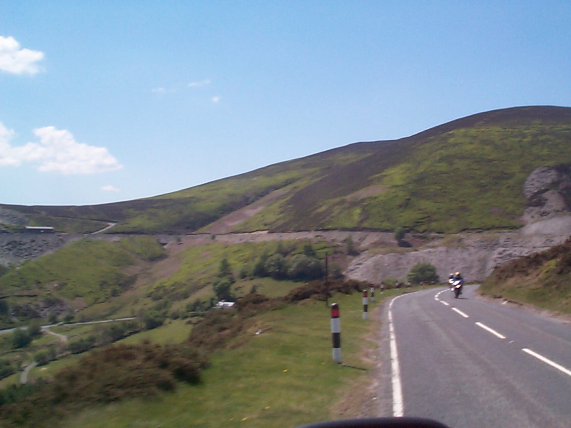 Clutter-Chaos Aaron&co: Bikers up the Horse Shoe Pass Llangollen