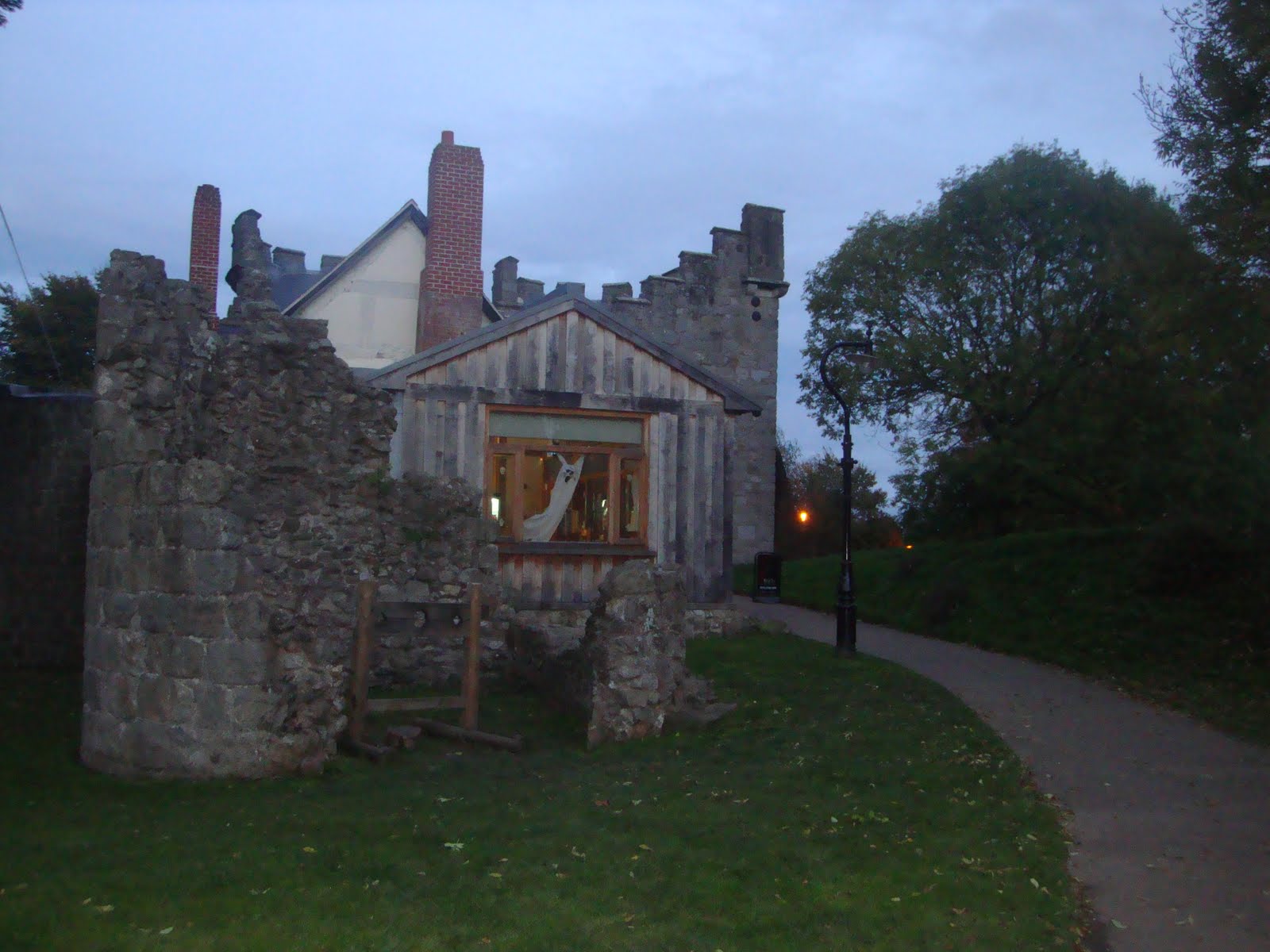 Clutter-Chaos Aaron&co: Whittington Castle Ghost Tour