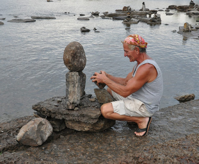 Three Dogs in a Garden: A Chance Discovery: River Sculptures by artist ...
