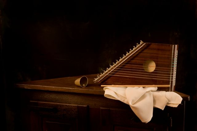 Las armas del Trovador (1): instrumentos de cuerda