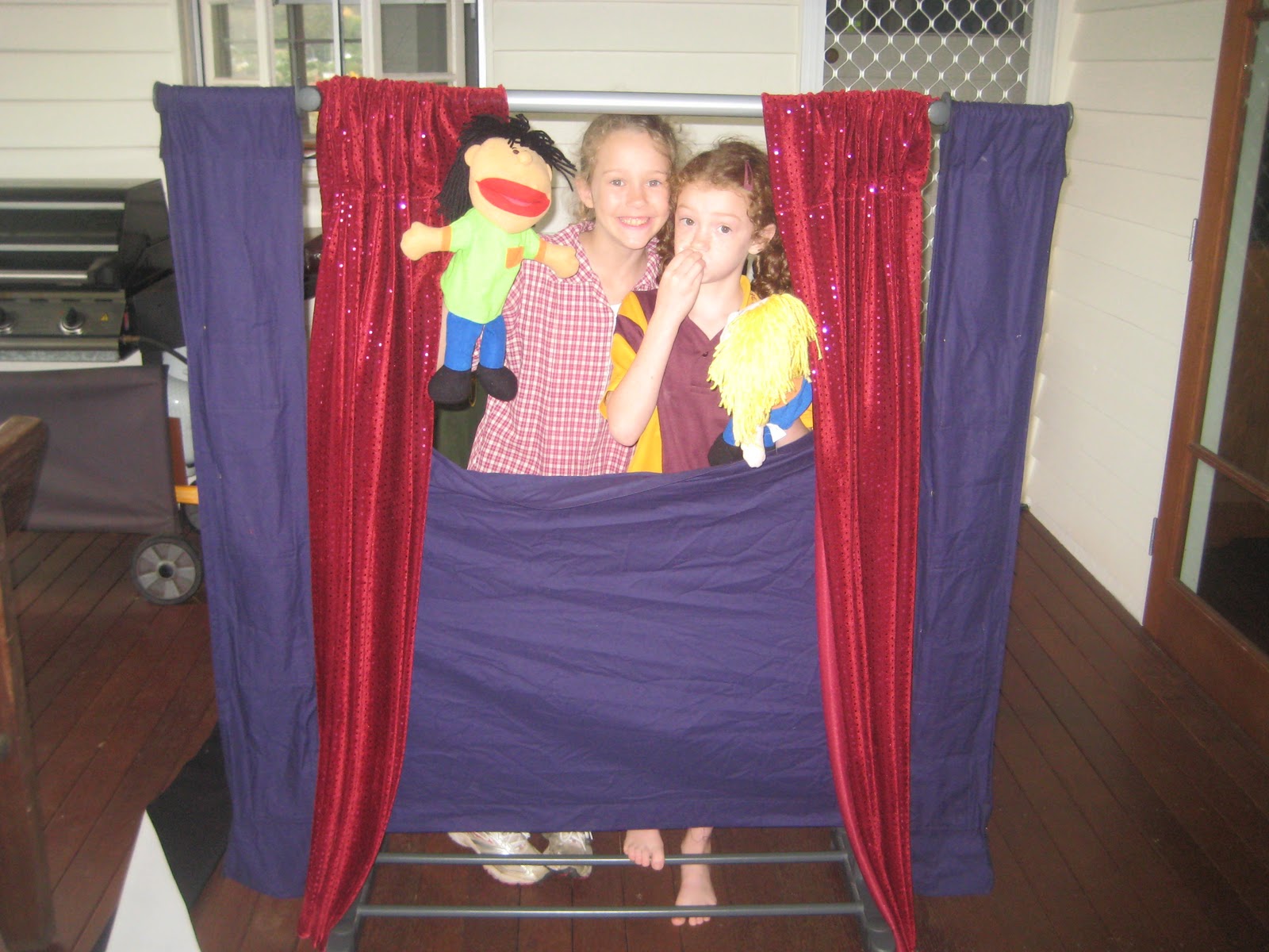 wide eyed: puppet theatre