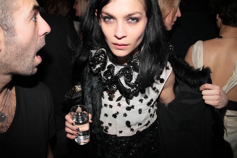 ANDROGYNOUS †: CONFUSED PARTY.....