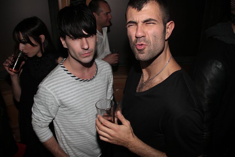 ANDROGYNOUS †: CONFUSED PARTY.....