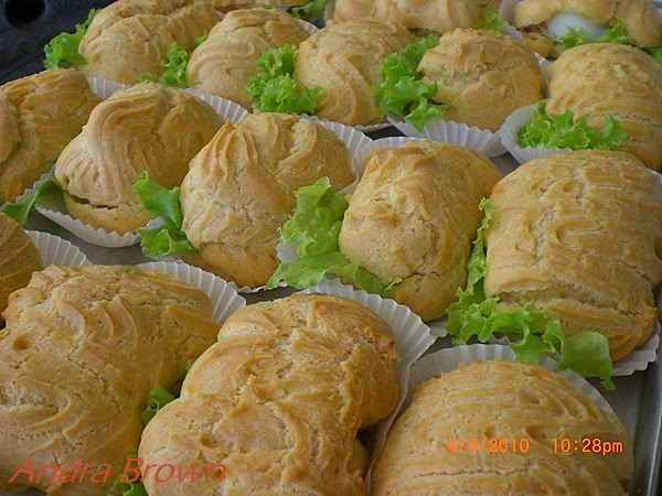 www.kueandrabrown.com: Soes Rougut garnish Daun Selada- Order Ibu Linda