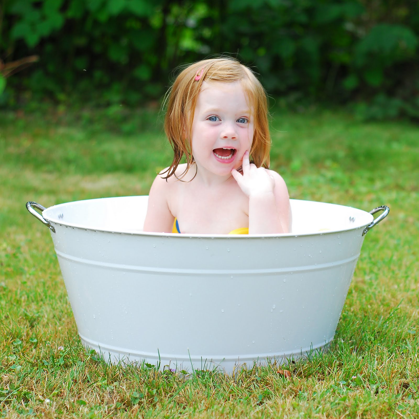 A Giggle A Day...: Rub-A-Dub-Dub: Little Girl In The Tub