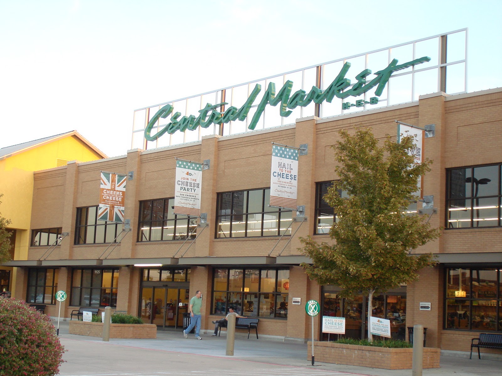 Somerdale: Marian & Gerry at Central Markets, North Texas