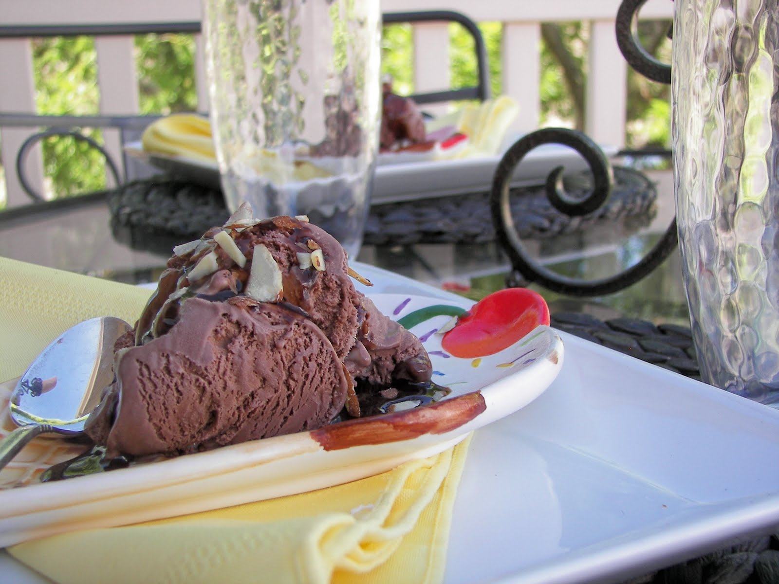 Red Couch Recipes: We All Scream for Ice Cream Tablescape!