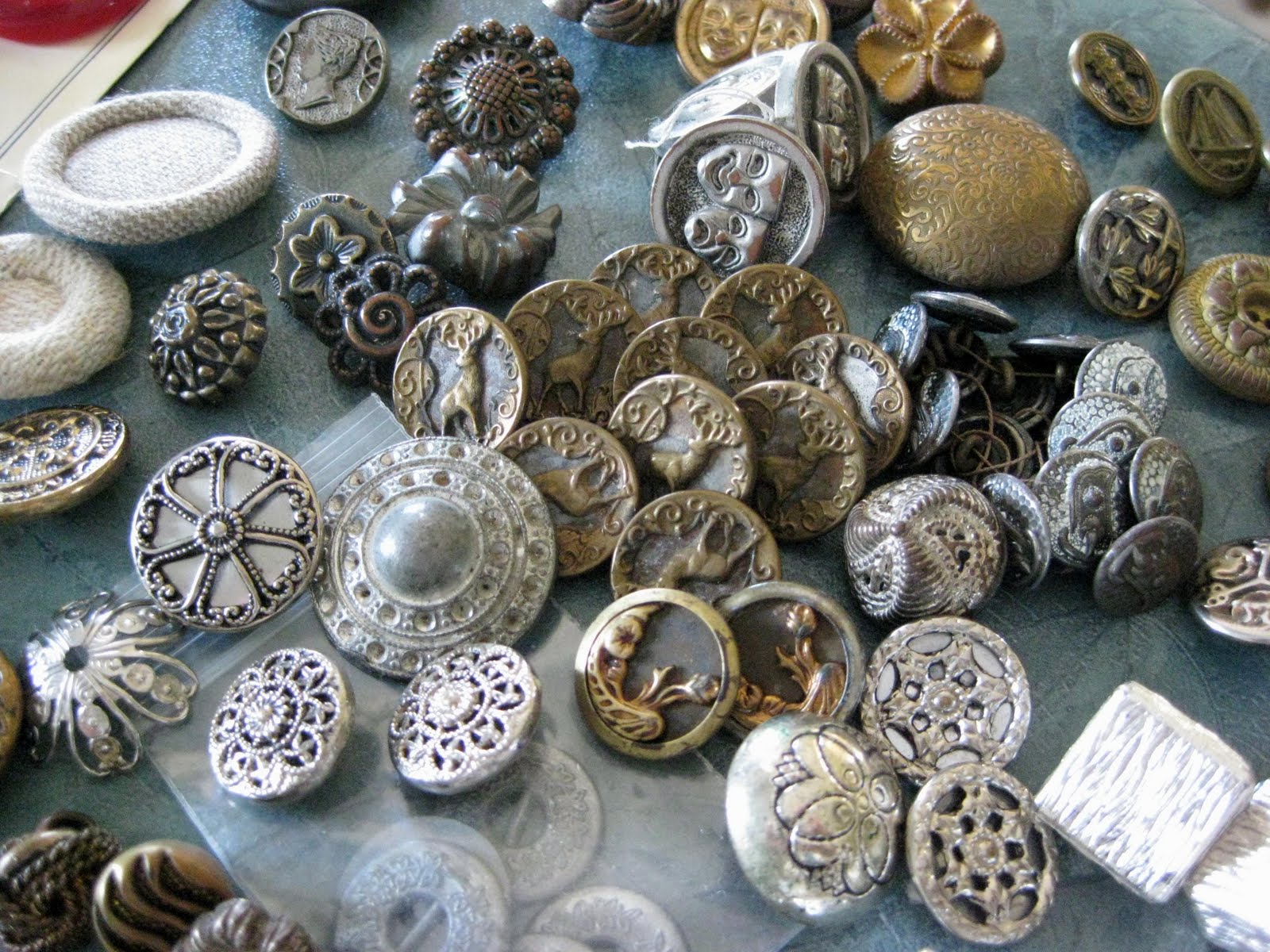 Identify Antique Vintage Buttons at Lily Selwyn blog