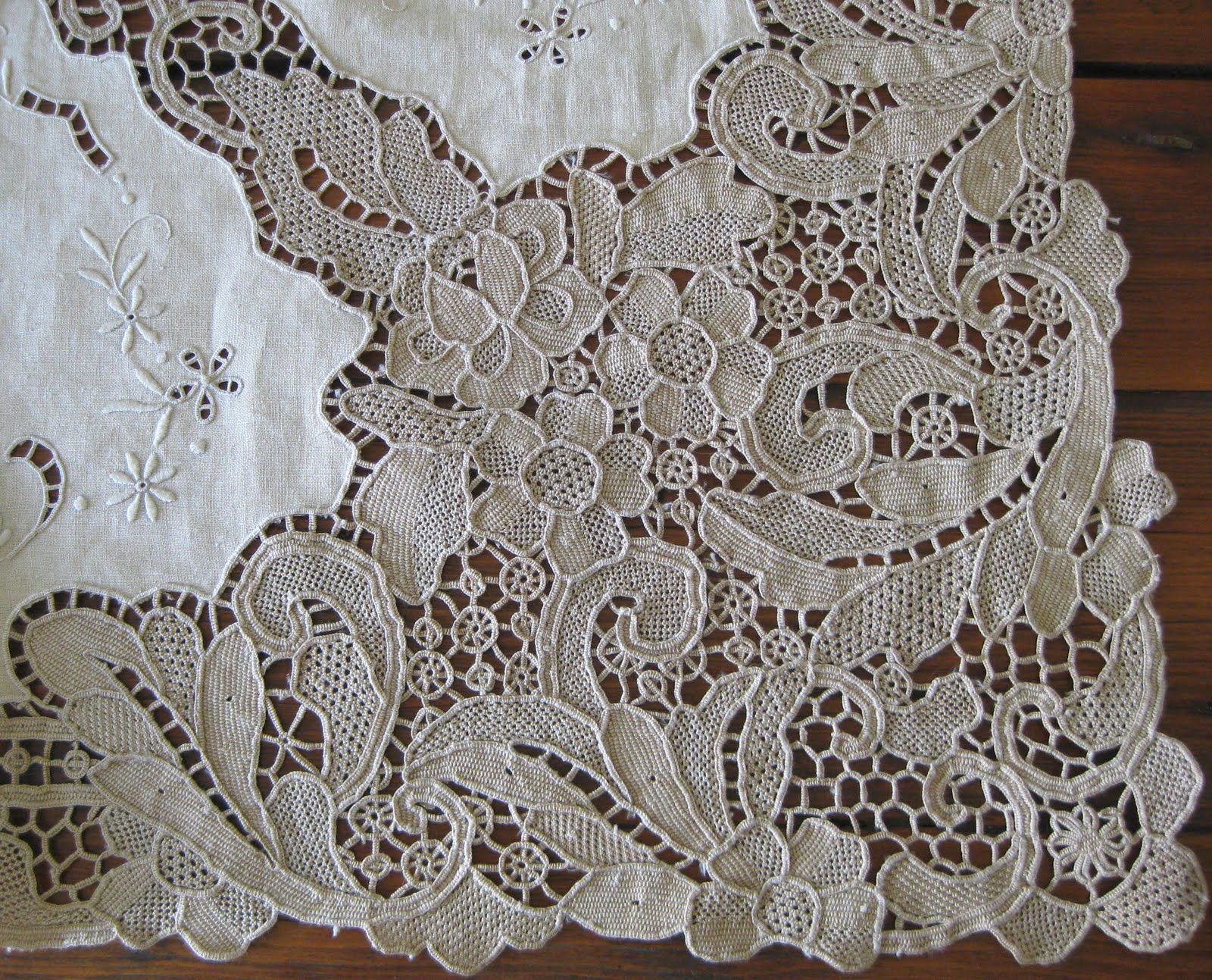 ~ Cider Antiques ~: Madeira Table Linens and Italian Lace