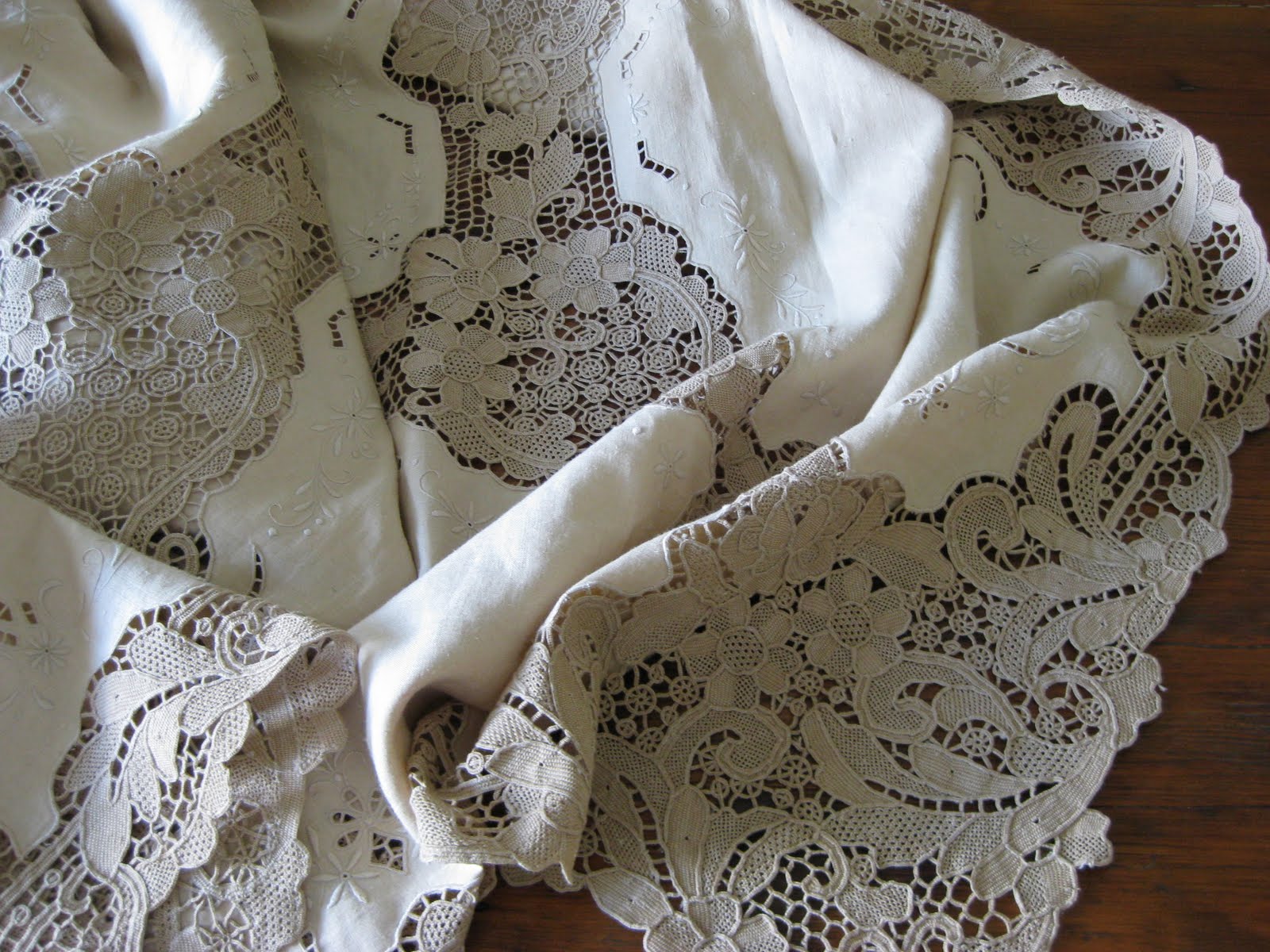 ~ Cider Antiques ~: Madeira Table Linens and Italian Lace