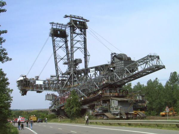 VeraRy Lounge: Alat Super Berat Terbesar Di Dunia