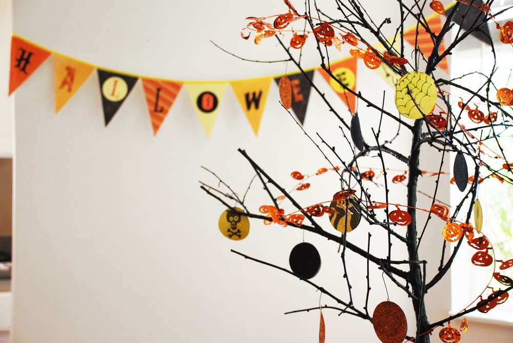 ScrapNgal: Halloween Party Time!