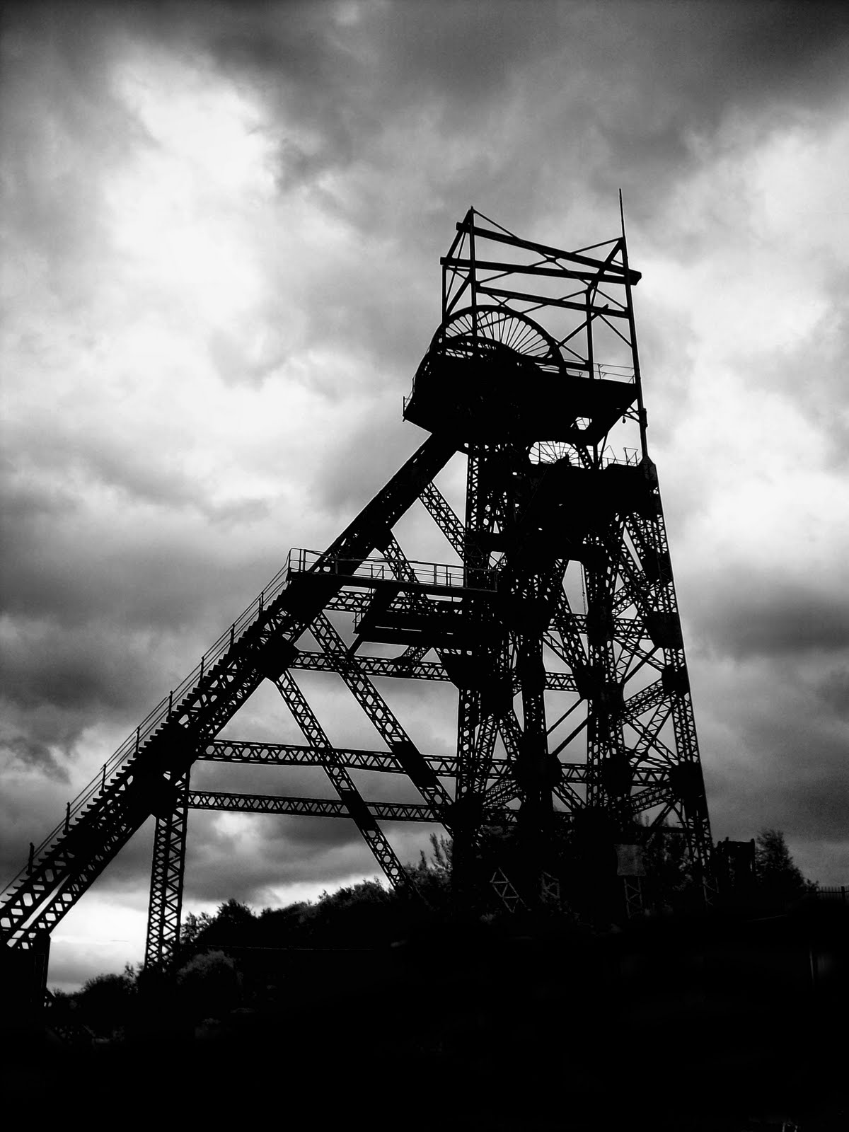 Mike Pendry Design Mining Images: Astley Colliery near Leigh