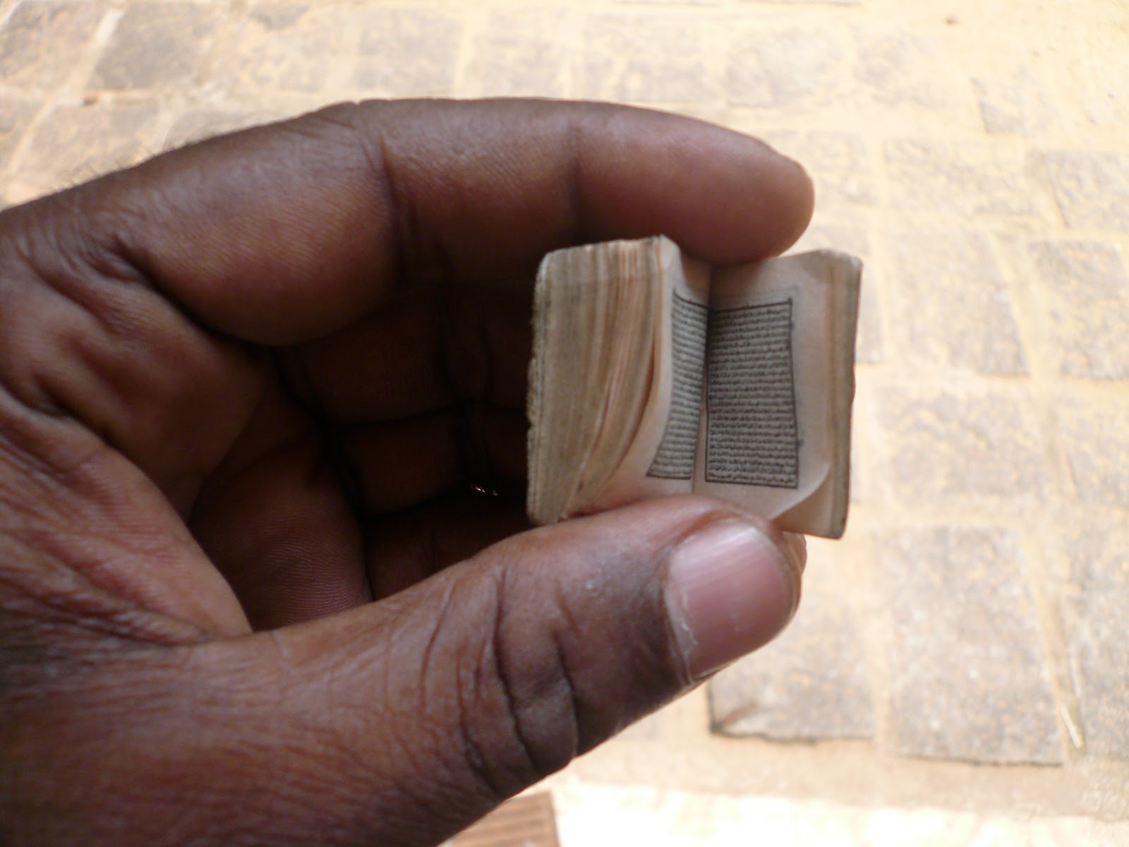 smallestquran: Smallest quran in the world