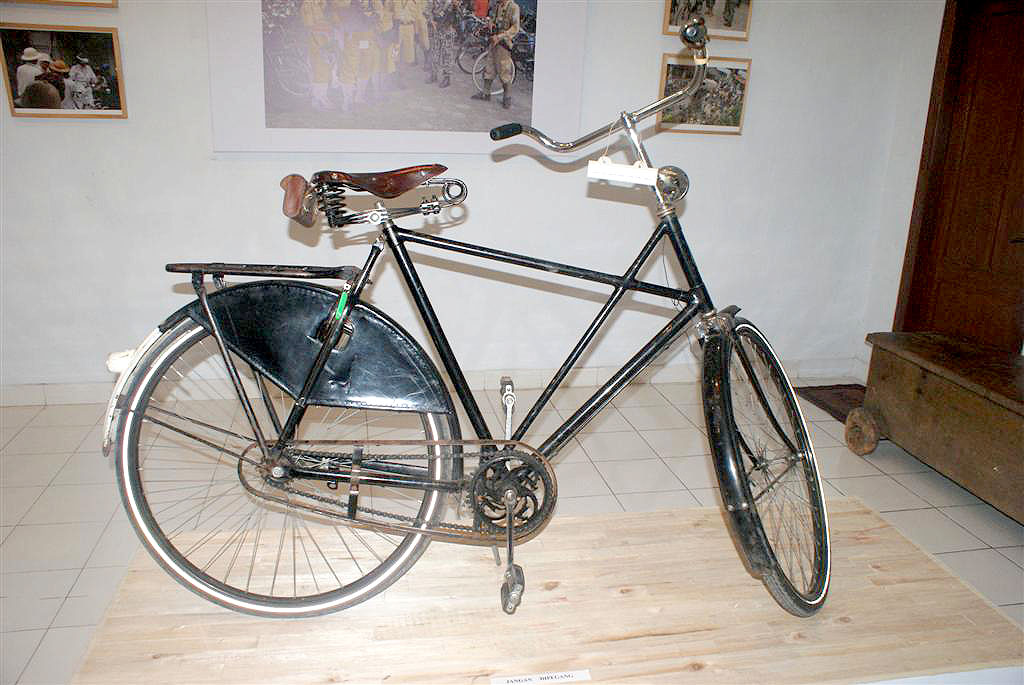 KORAN JOGJA: = Pameran Pit Onthel 2010. INDISCHE FIETSEN. Bentara ...