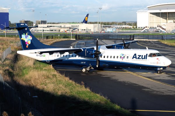 Primeiro ATR-72 da Azul é visto em Toulouse