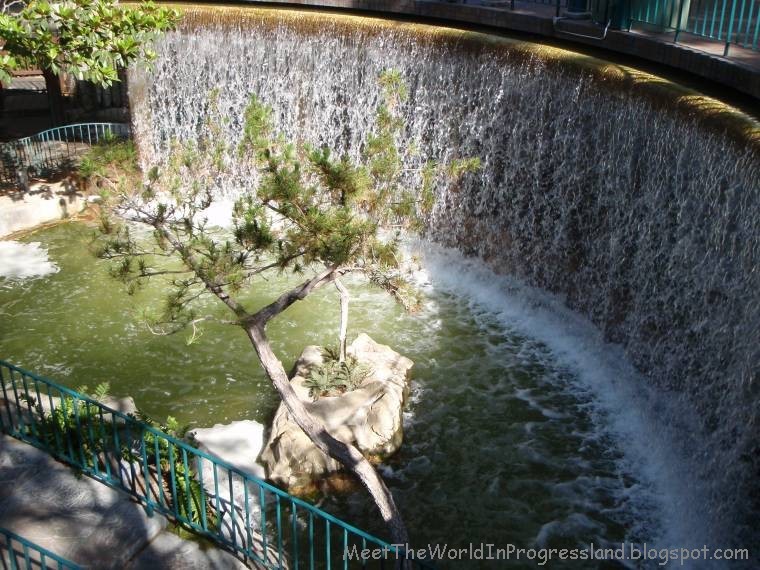 Meet The World: The Disneyland Hotel: Part 1 - Waterfalls and Caves