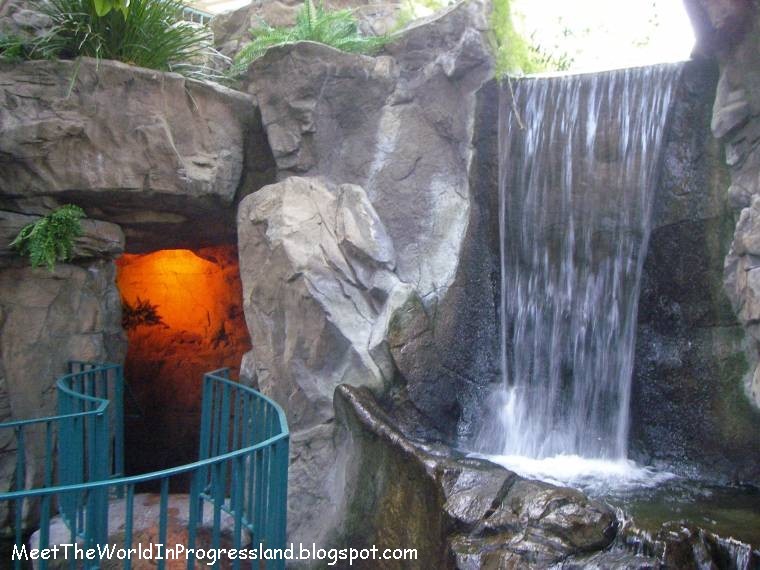 Meet The World: The Disneyland Hotel: Part 1 - Waterfalls and Caves