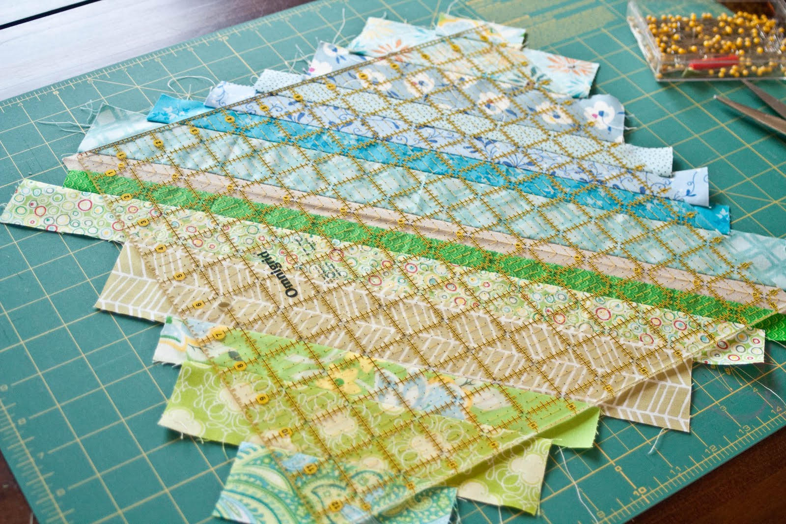 Belle + Bee: TUTORIAL - String Pieced Quilt Block