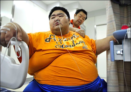 WORLD OF CRISIS: Weighing 230 kg, China's fattest man hospitalised