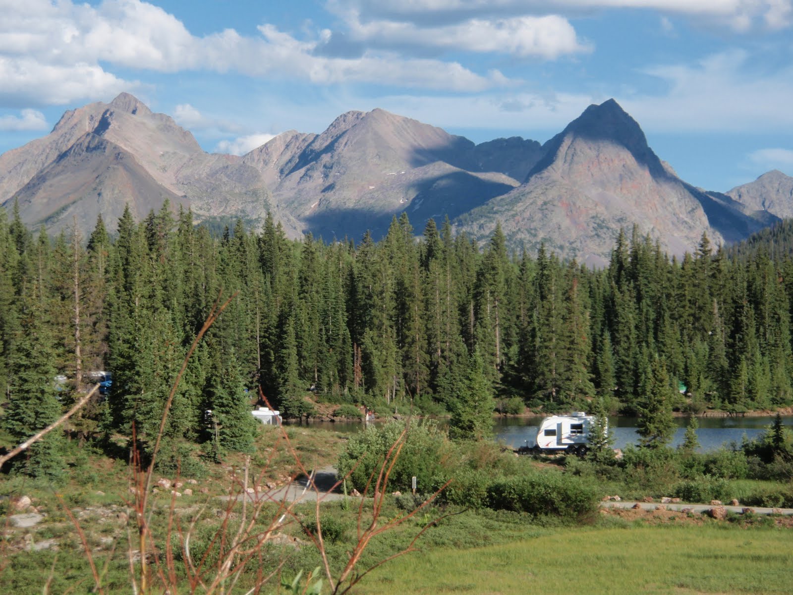 barbecue bluegrass & blacktop: Molas Lake