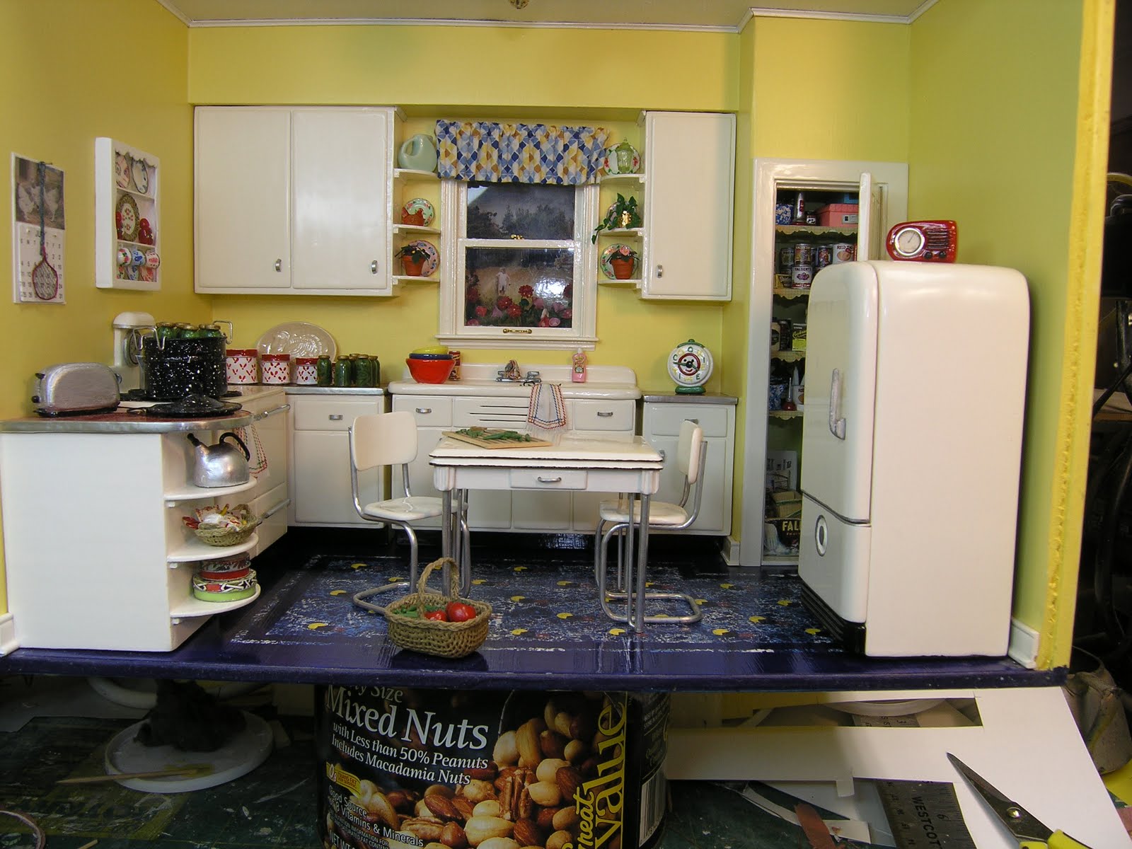 Dollhouse Miniature Furniture - Tutorials | 1 inch minis: The Kitchen Table