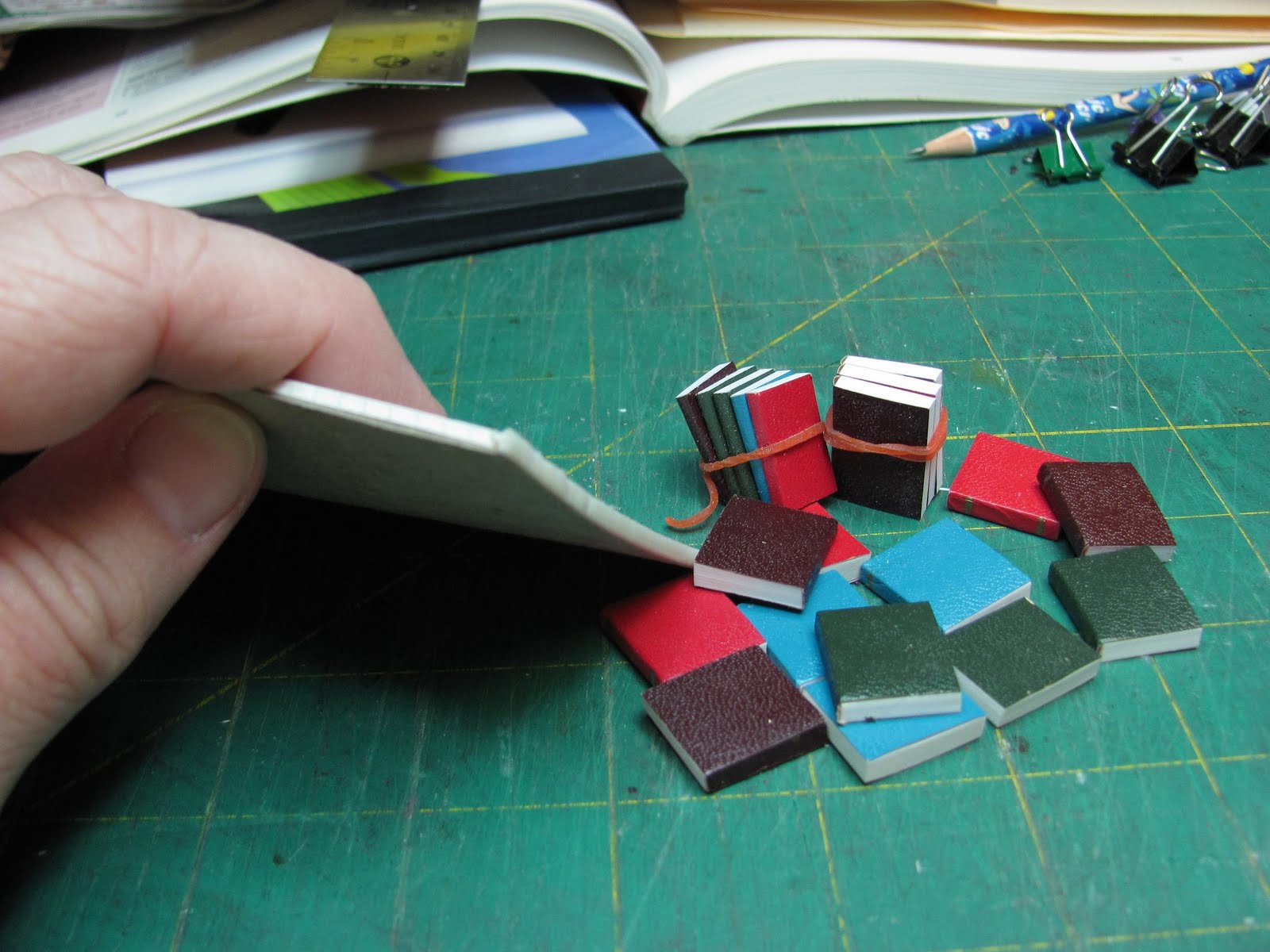 Dollhouse Miniature Furniture - Tutorials | 1 inch minis: Stacks of ...