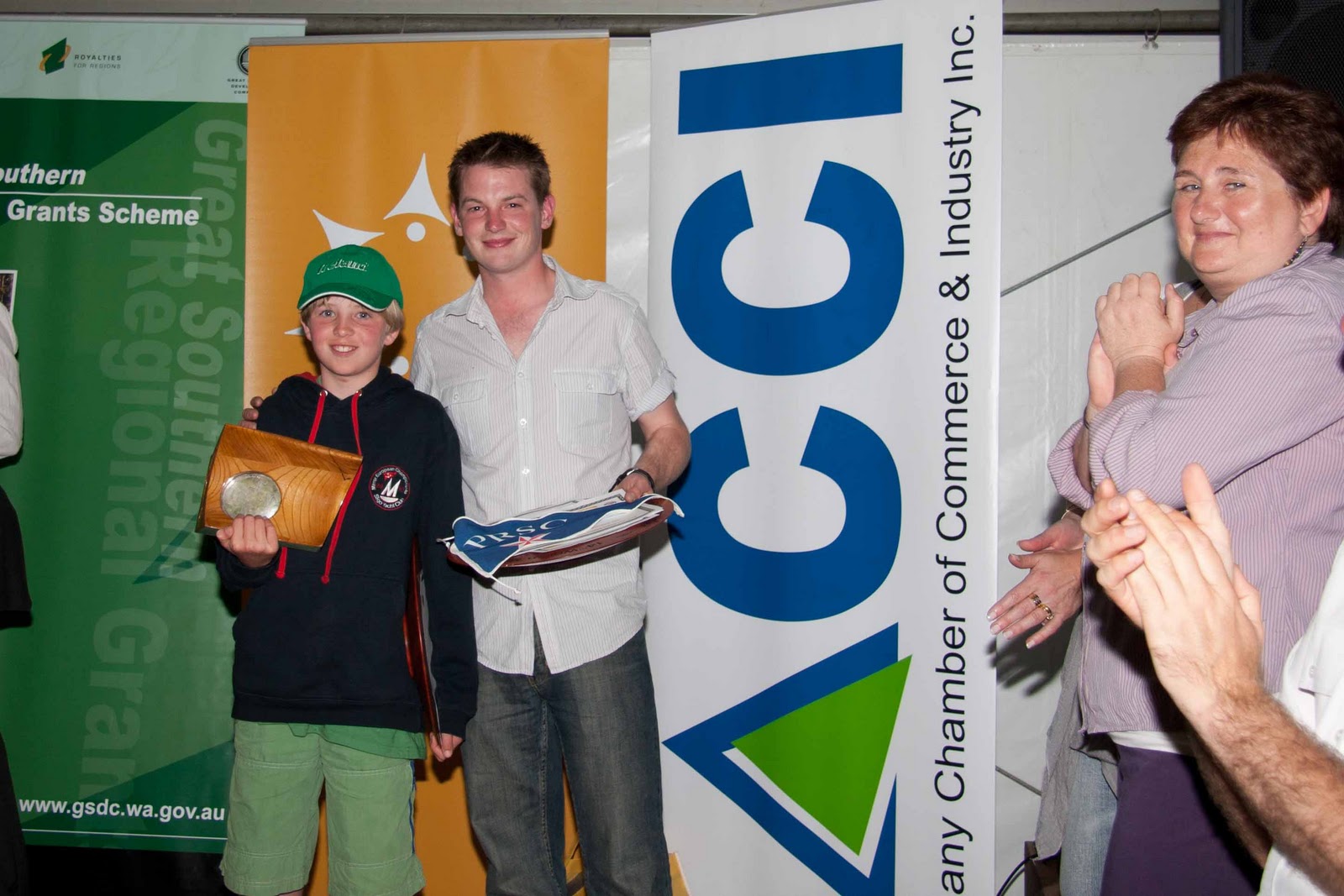 Ross Kearney and Max Odell win Landcorp 2011 Mirror Worlds